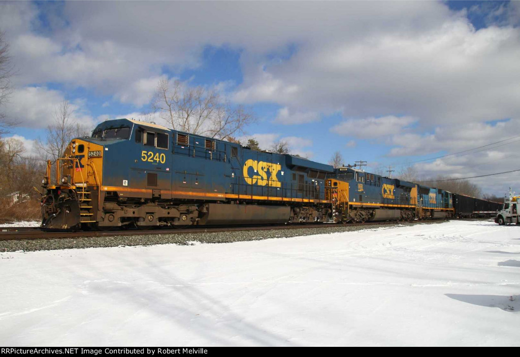 CSX 5240 leads trash train WB at CP382